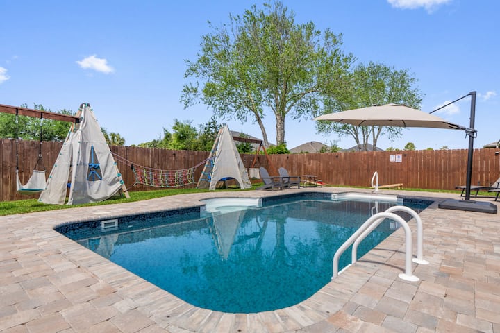 Private Pool Oasis • Minutes To Navarre Beach - Navarre, FL