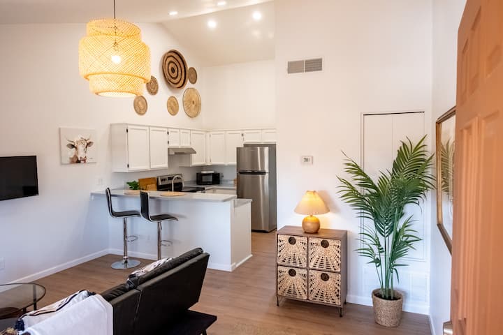 Beautiful Scottsdale 1 Bed 1 Bath. Great Location! - Phoenix