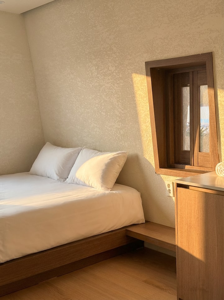 진명스테이 / 2-6 / 부산역1분 / Netflex / 감성숙소 / 짐보관 - Busan