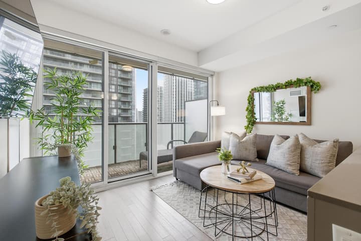 Chic City Stay In The Heart Of Downtown - Toronto