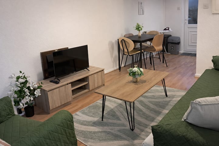 Cosy Modern Home For 4 |Cul-de-sac | Parking For 2 - Nottingham