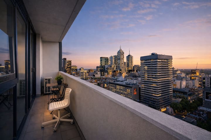 Melbourne Central 2br 2bath Apt| Balcony & Hot Tub - Melbourne