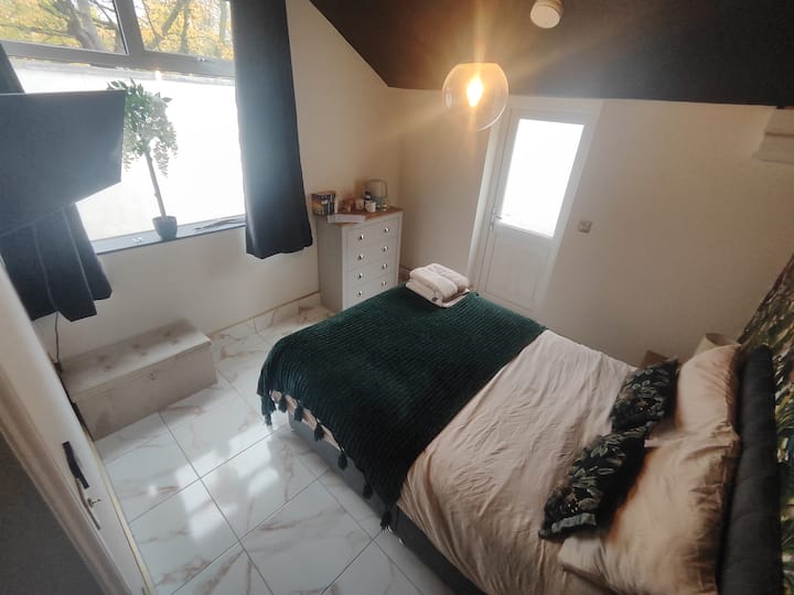 Quirky Self-contained Stayover - Darlington