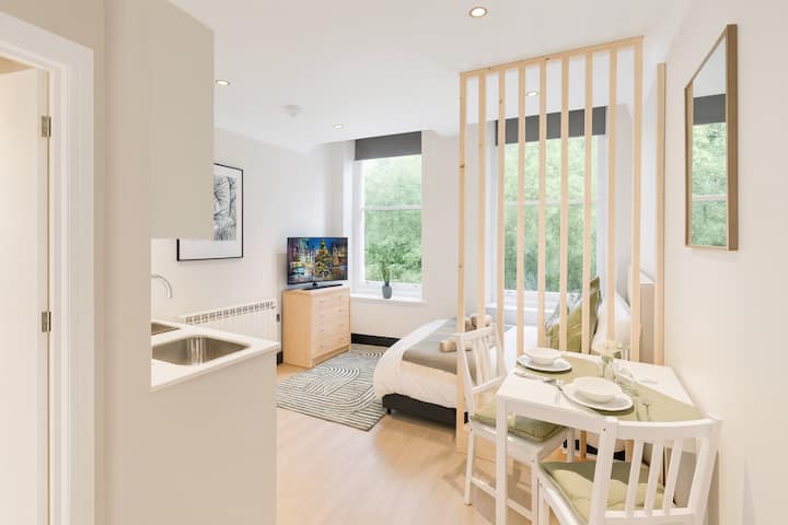 Royal Oakwood Studio | 1 Bed | Brighton | Sleeps 2 - Brighton