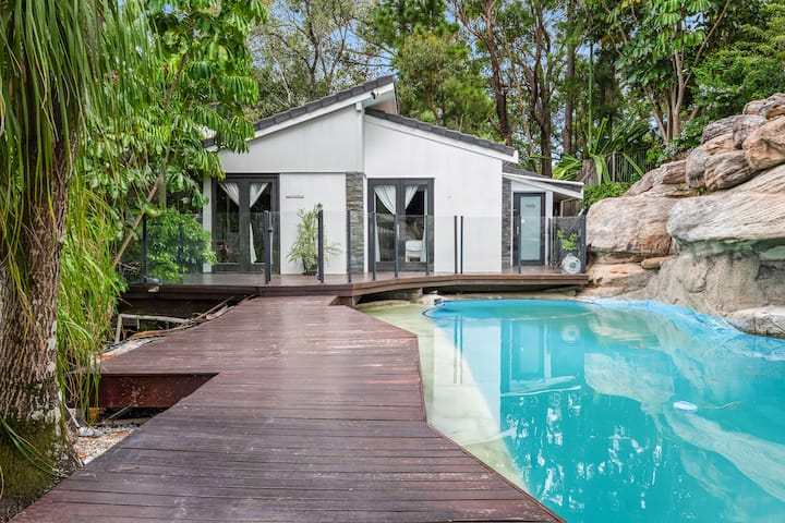 Daisy Retreat | Private 1br & Tennis Court - Springwood