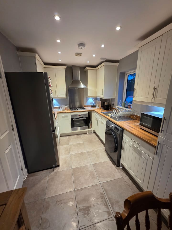 Two-bed Home In Knowle - Bristol