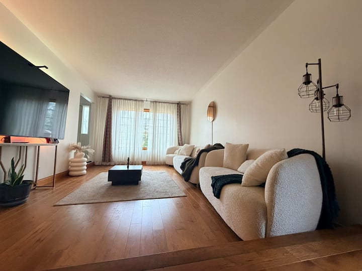 Hearth & Haven | Warm Cozy Home Retreat - Bowmanville