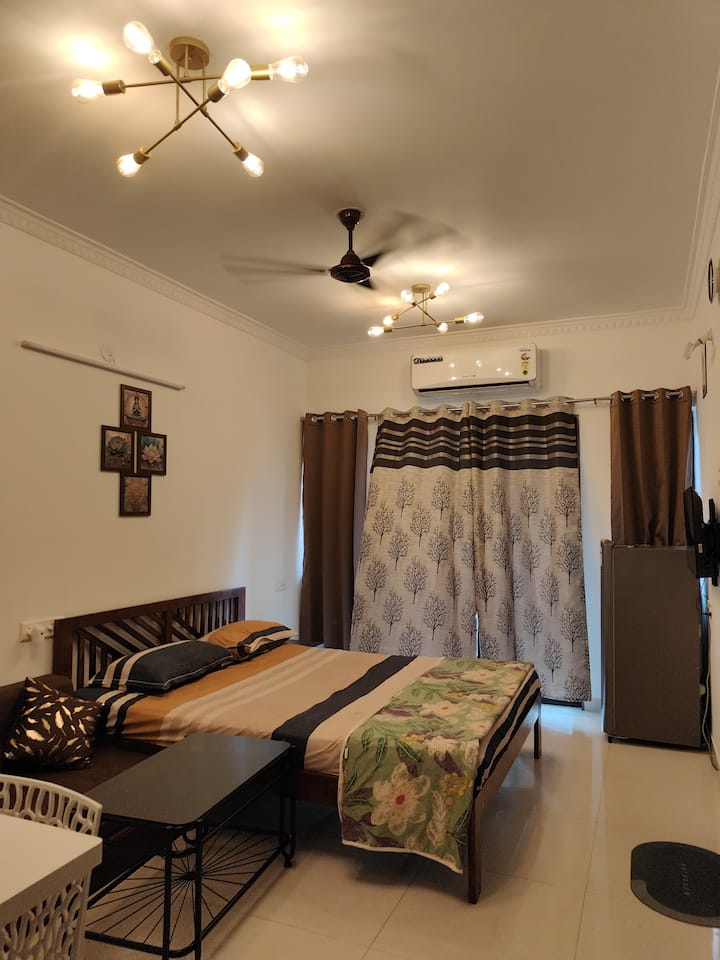 Cozy Studio | Pool | Near Candolim Beach - Goa