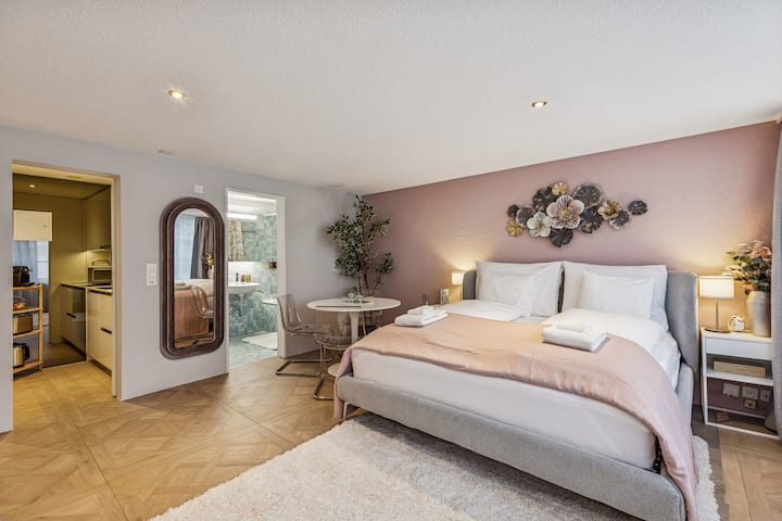 Thejewelleryboxoldtowncentralhideawaybytheriver - Zürich