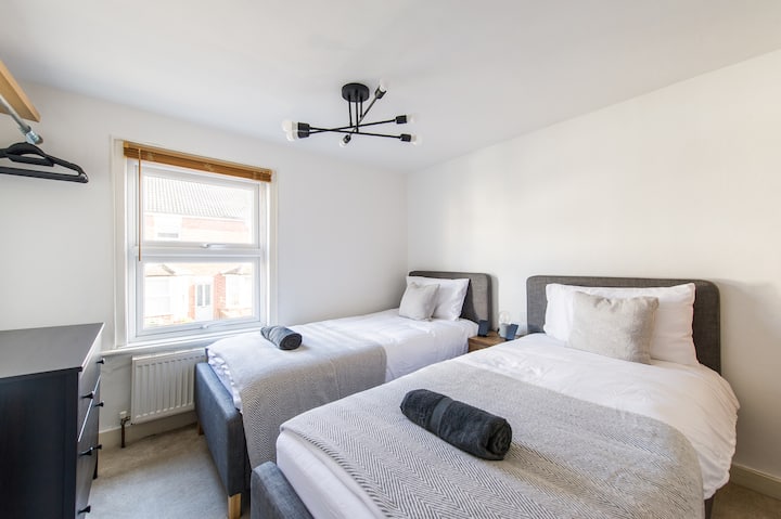 Stylish 2br, 3-beds Near Town Centre - Parking - ロイヤルタンブリッジウェルズ