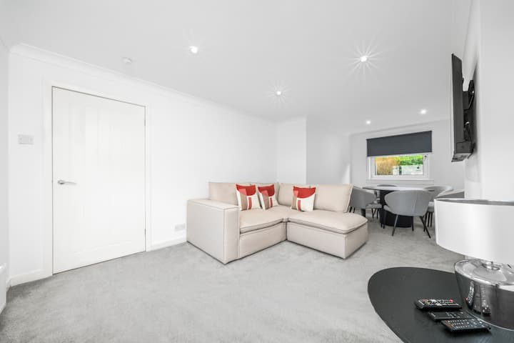 The Elphin Escape - Strathaven