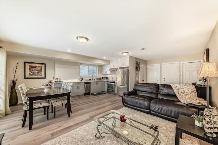 Modern Legal Suite | Gym | Fast Wifi | Pkg | Yyc - Calgary