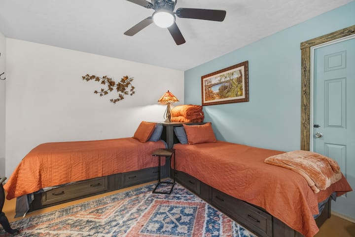 Cindy's Mini Cabin Sleeps 2 - Crystal River, FL