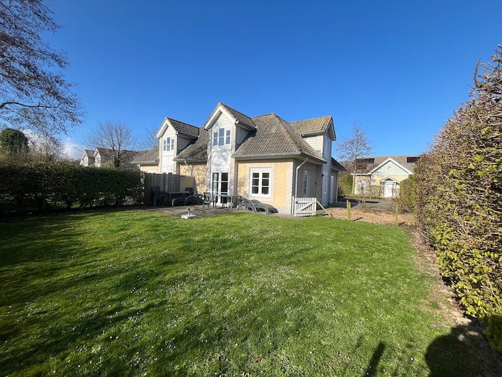 Große Familienvilla Mit Sauna - Hundefreundlich - Kamperland