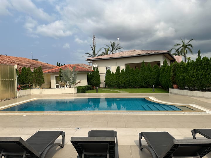 Un Rincón De Paz En Malabo - Equatorial Guinea