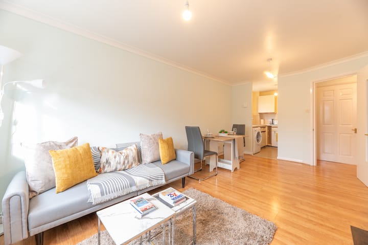 One Bedroom Flat With Parking - Greater London - Edgware