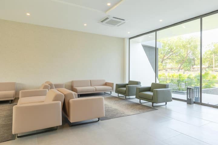 Bantree Suite - Spacious Studio 5 Mins From Kotoka - Ghana