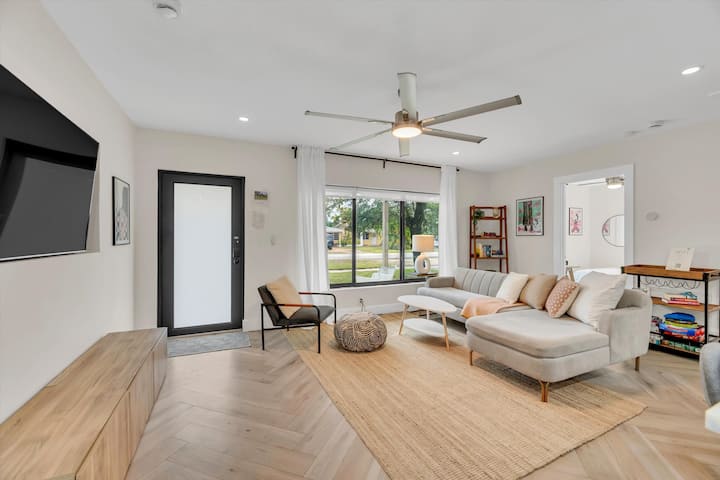 Coastal Modern Retreat | Newly Renovated - Fort Lauderdale