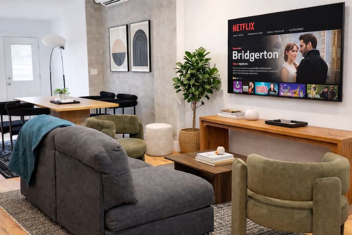 Huge 3 Floor Townhouse | Backyard | Family/ Groups - Crown Heights, NY