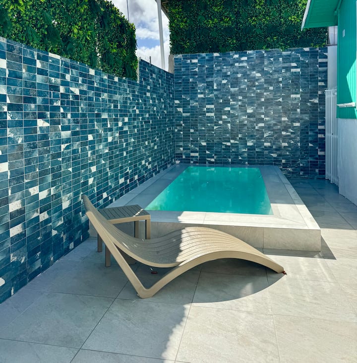 Beach House|renovated[4 Br] Walk 2beach+gated Prkg - San Juan, Puerto Rico