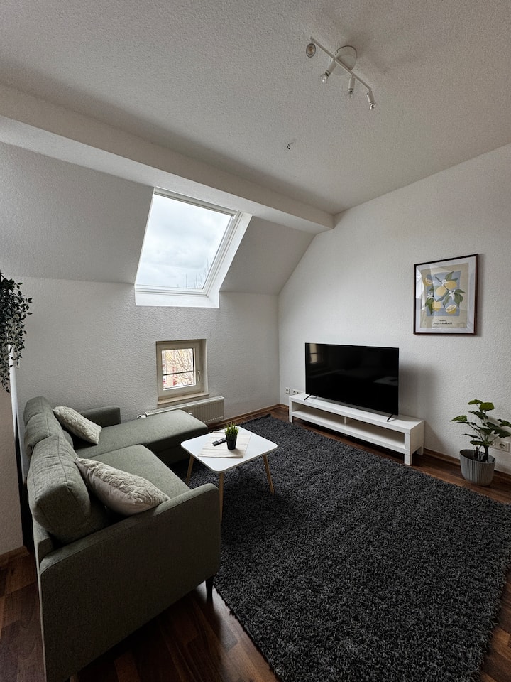 Zentral Gelegene & Neu Renovierte 2zkb Wohnung - Frankfurt