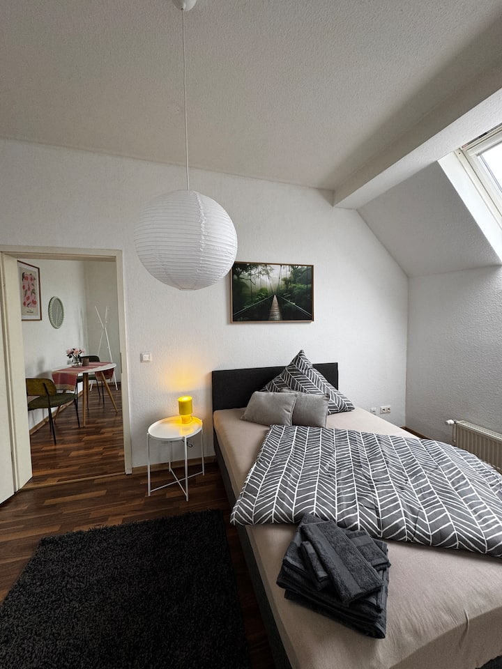 Zentral Gelegene & Neu Renovierte 2zkb Wohnung - Frankfurt