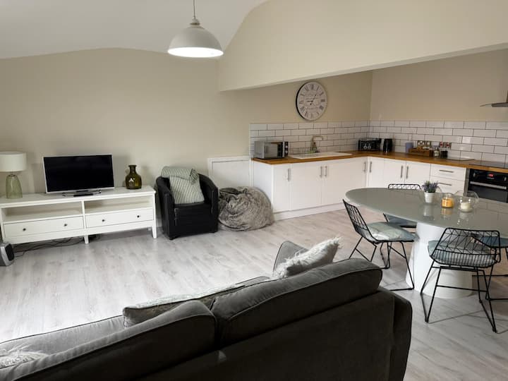 Townhouse Apartment Oswestry. Parking. Town Centre - Oswestry