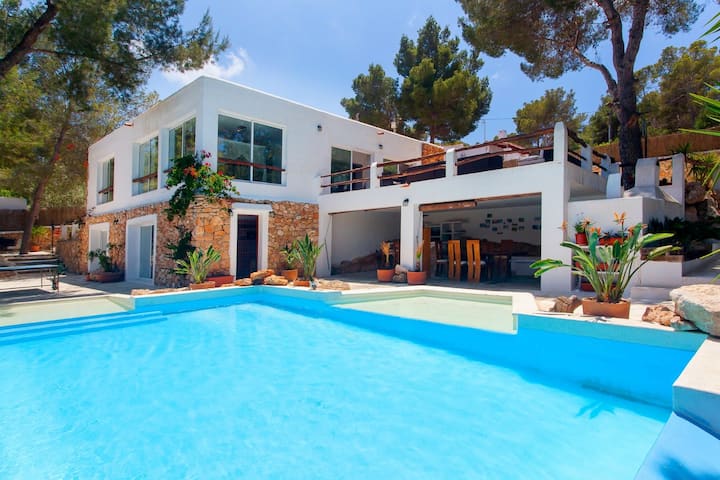 Classic Villa For 12- Pool, Bbq, Big Exterior Area - Ibiza