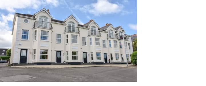 Stunning Townhouse With Panoramic Views - キャリクファーガス