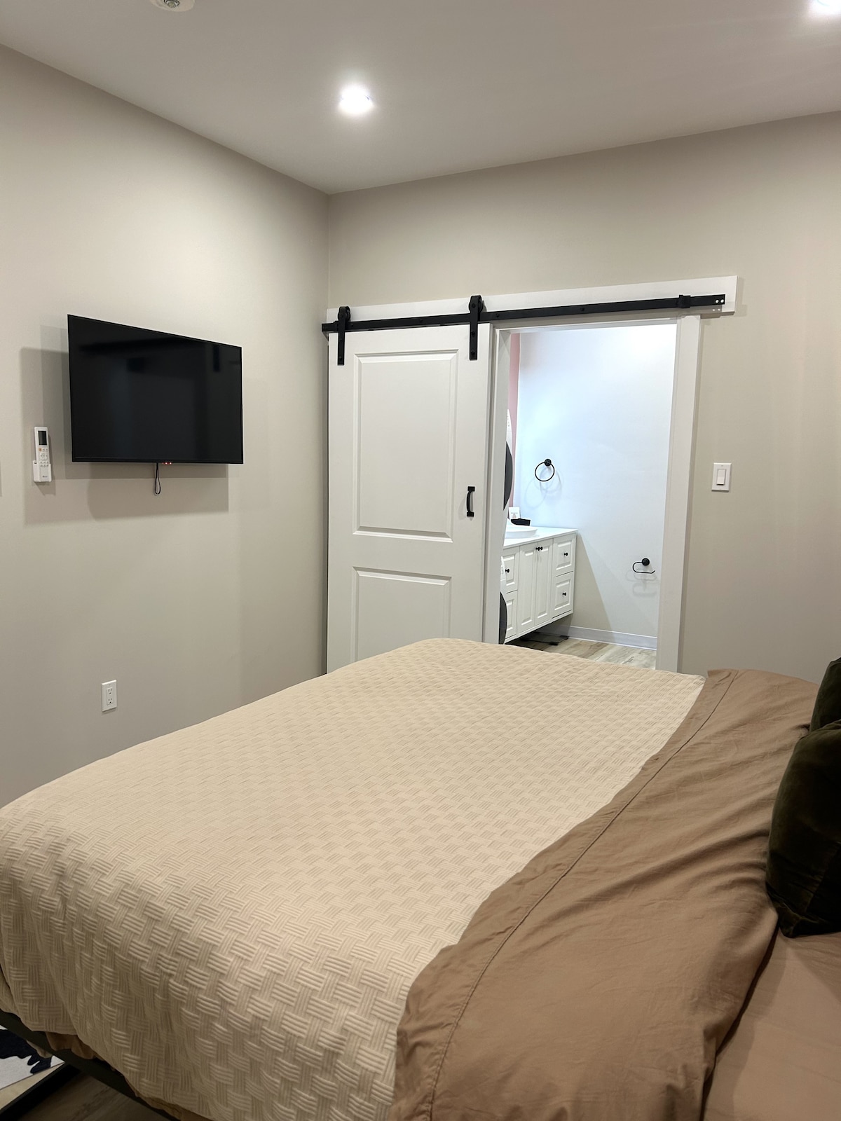 Cozy Lakeview Loft - Flats for Rent in Sioux Lookout, Ontario, Canada ...