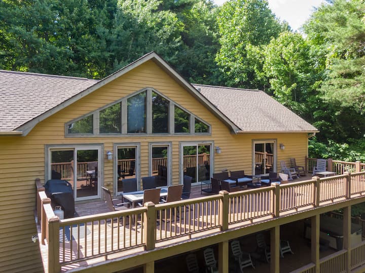 Blowing Rock Retreat - Hot Tub | Sleeps 10 | Views - Boone, NC