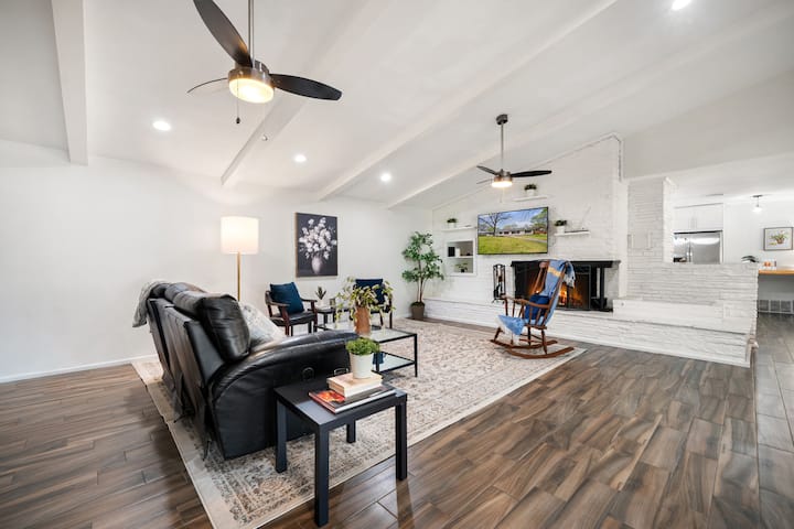 Spacious Grand Prairie Home • 4br W/ Garage! - Grand Prairie, TX