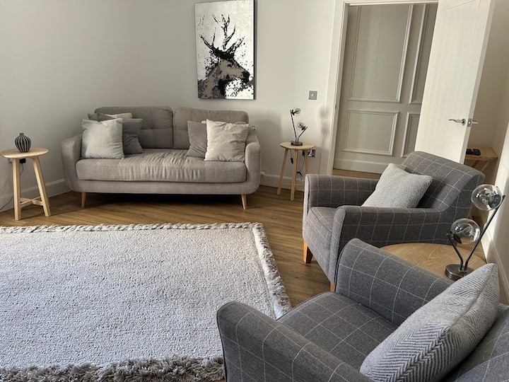 Stylish Central Riverside Townhouse - Inverness