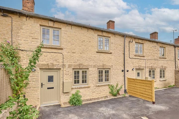 Charming, Character Cottage In Leafield - Witney
