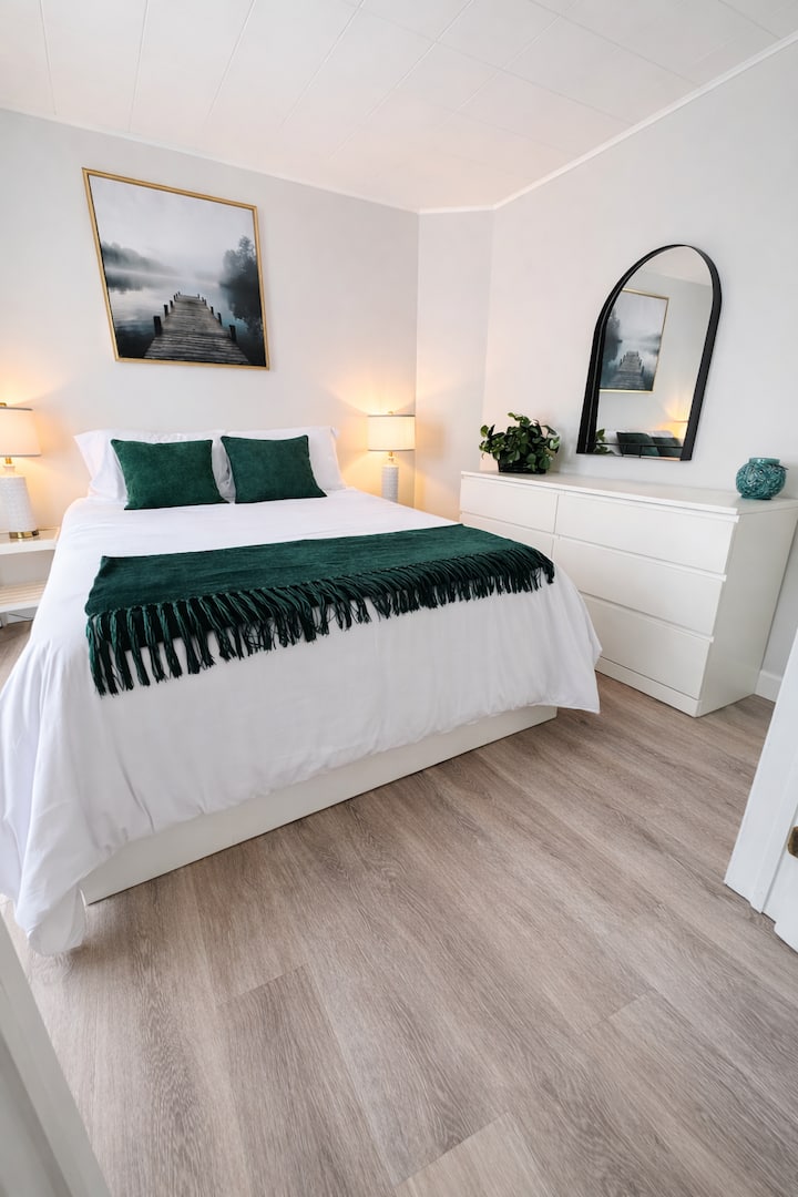 Cozy Cornwall Getaway- 4 Bedrooms | Smart Tv | Bbq - Cornwall, ON, Canada