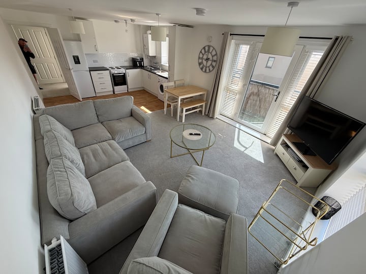 Full Apartment - Milton Keynes