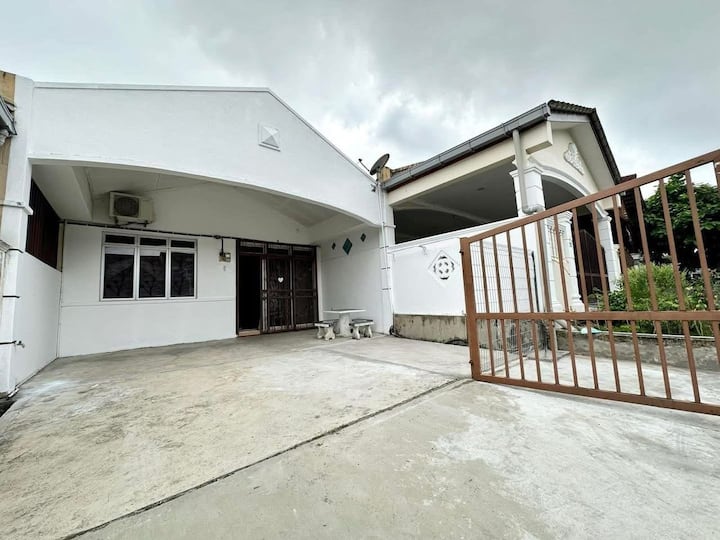 Taman Bukit Dahlia Pasir Gudang Rumah Teres 1 Ting - Aéroport Changi de Singapour (SIN)