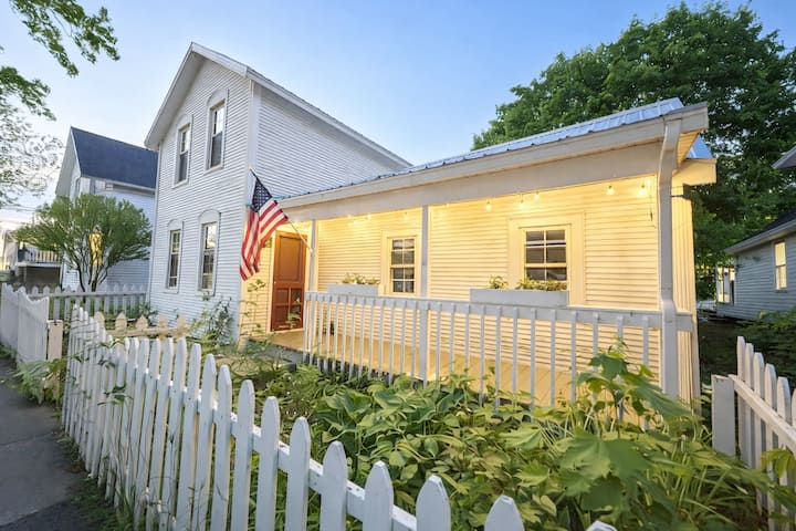 Silver Haven Cottage | St Joe | Monthly | By Beach - Benton Harbor, MI