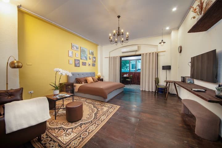 Nestspace | Classic Cozy Apt View Walking Street - Hanói