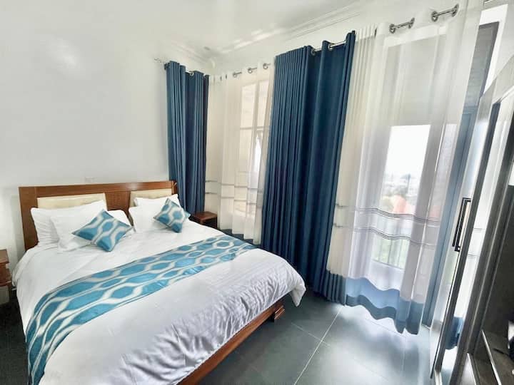 Stunning Kigali View With Professional Service - Kigali