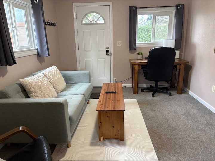 Tiny Cozy Cottage - Burien, WA