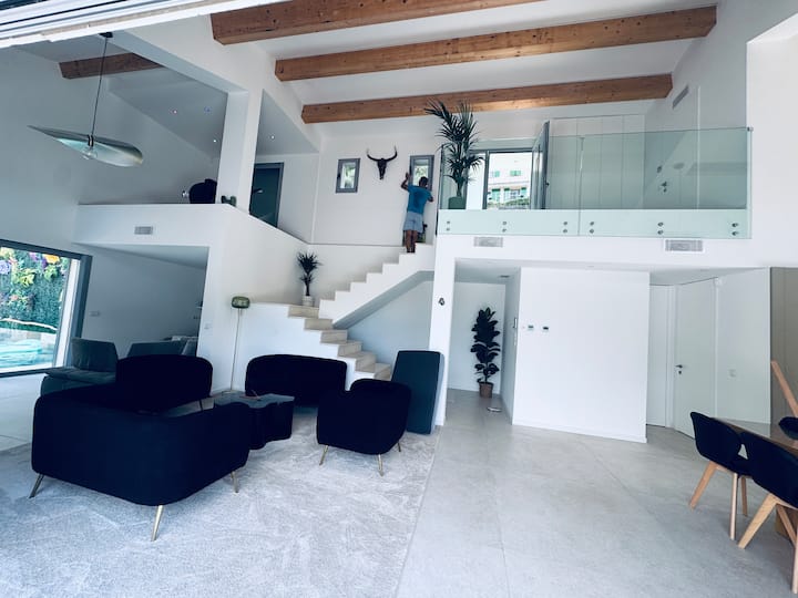 Villa D’architecte
Piscine Salle De Sport & Nature - Nizza