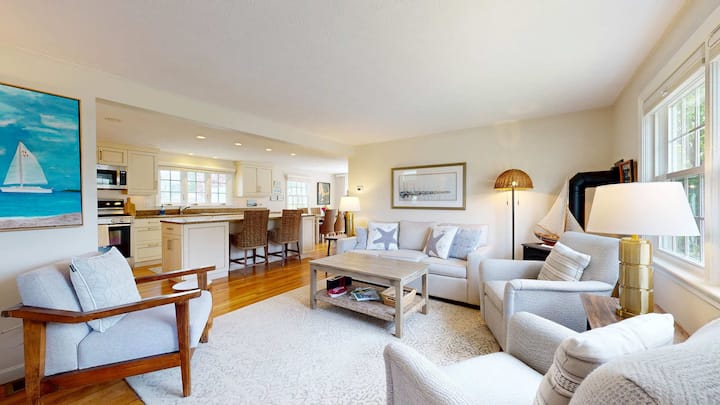Beachfront Duplex With Firepit & Central Ac - Woods Hole, MA