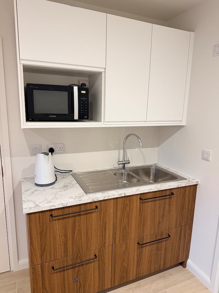 The Studio - Large Bedroom & Kitchen Near Marlow - Beaconsfield, UK