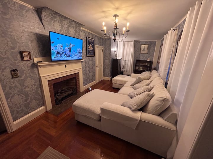 Historical Colonial Apartment In Pawtuxet Village. - Barrington, RI