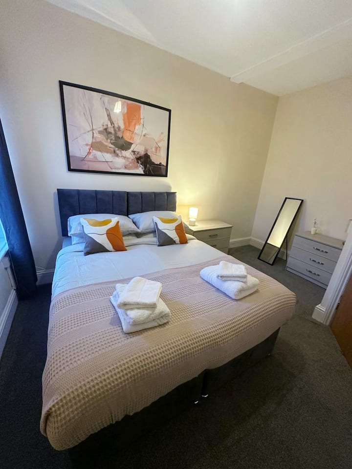 Contractor-friendly House | Sleeps 8 | Parking - Stafford (UK)