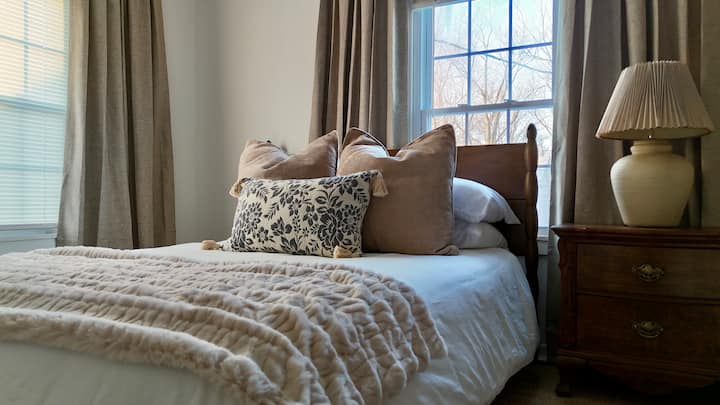 Cozy, Newly Renovated Home - 노스 이스트