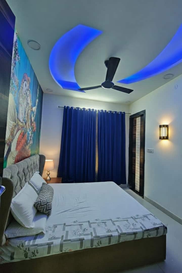 2 Bhk Flat Near Metro Car Parking - Delhi, India