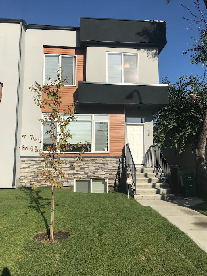 Modern 2br Suite By Intl Ave 17th Se, Max Bell, Dt - Calgary