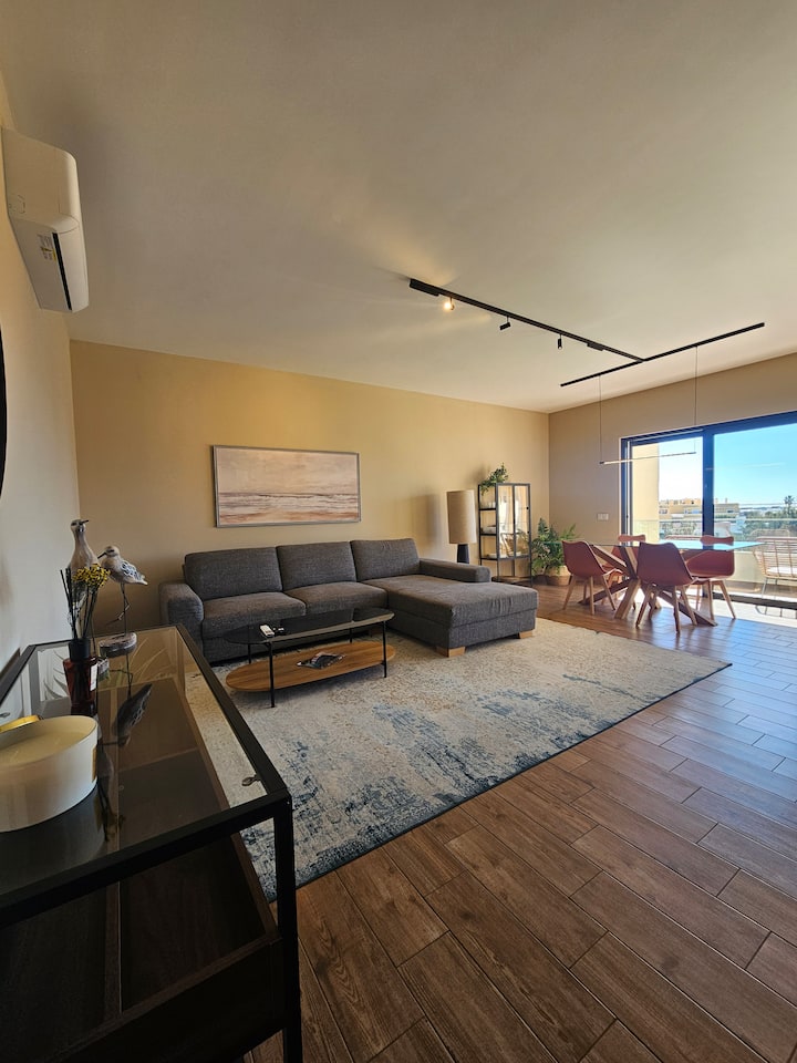 Modern 2br Apartment With Sunny Balcony - Fuseta